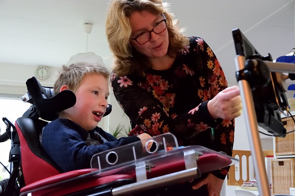 Kinderen met ernstige beperkingen initiatief leren nemen in communicatie* - Nieuws Klik