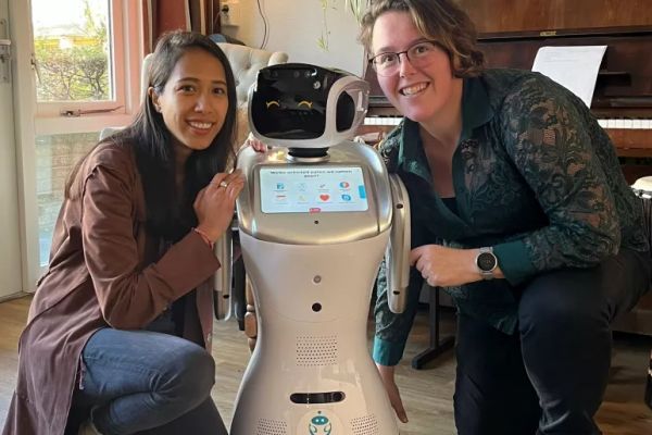 ‘Robot vervangt medewerker niet, maar ondersteunt juist’ - Nieuws Klik